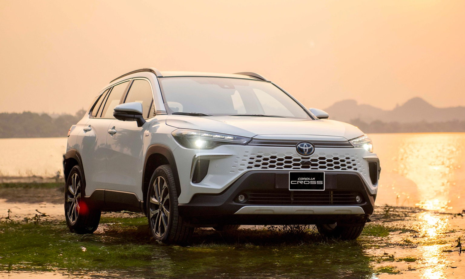 Toyota Cross Hybrid Khung Gam Toan Cau